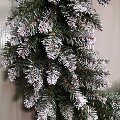 60cm Snow Tip Christmas Wreath with 160 Bullet Tips