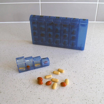 7 Day Pill Organiser with Labelled Compartment & Container for Each Day ...