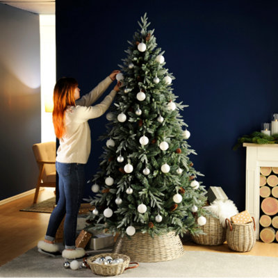 7ft (210 cm) Caledonian Pine Artificial Christmas Tree - Luxury realism ...