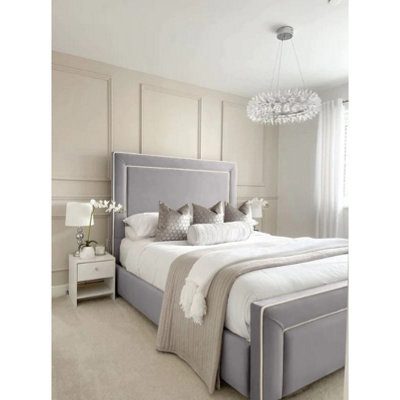 Arring Plush Velvet Silver Bed Frame