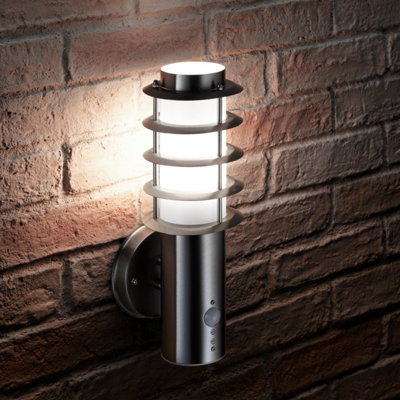 Auraglow Brushed Chrome PIR Motion Sensor Wall Light - BEENHAM - Cool ...