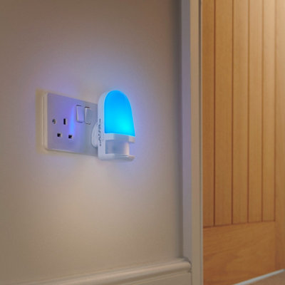 Auraglow Plug In Colour Changing LED Night Light - Daylight sensor