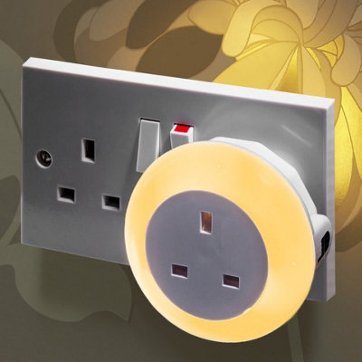 Auraglow Plug Through Colour Changing LED Night Light - Daylight sensor