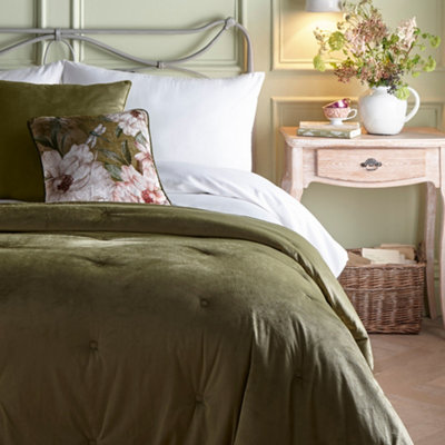 AUSTELL OLIVE GREEN SUPER SOFT VELVET BEDSPREAD