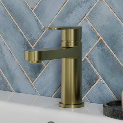 Aveli Bath Shower Mixer Basin Tap Set Deck Mounted Bathroom Taps Modern ...
