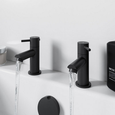 Aveli Matt Black Bath Pillar Taps Round Single Lever Pair Modern ...