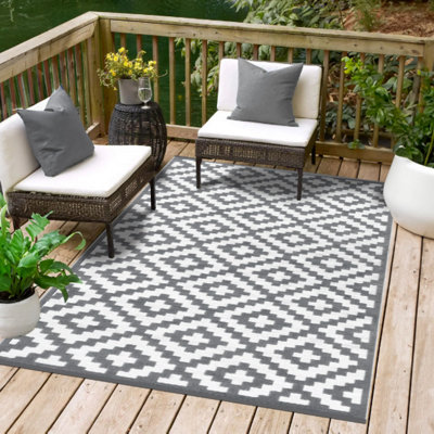 Aztec Geometric Outdoor Waterproof Rug Garden