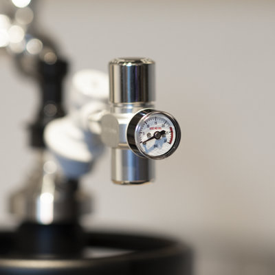 Baridi Deluxe Style Bar Tap with CO2 Regulator, For Baridi Growler Kegs ...