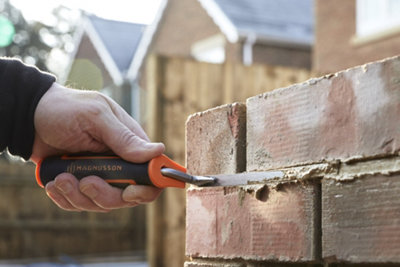 Repointing brickwork at B&Q