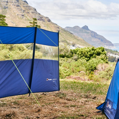 Berghaus 5 Panel Windstop with Clear Window Panels, Structured Windbreak