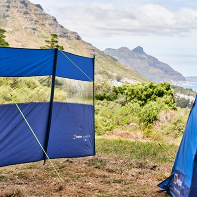 Berghaus 5 Panel Windstop with Clear Window Panels, Structured Windbreak