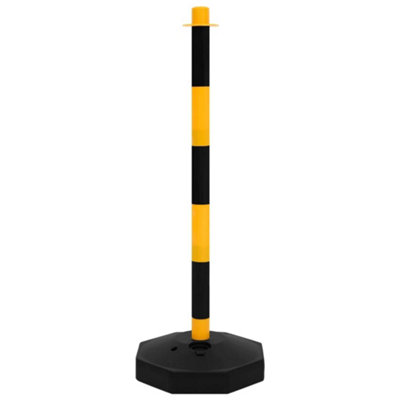 Berkfield Chain Post Set with 10 m Plastic Chain | DIY at B&Q