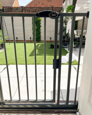 Bettacare Auto Close Stair Gate, 68.5cm - 75cm, Slate Grey, Narrow ...