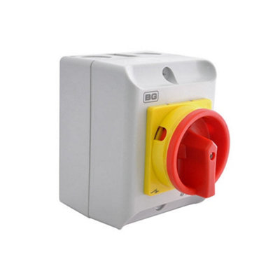 BG 32A Rotary Isolator 4P A.C. Ip65 - CPRSD432 | DIY at B&Q