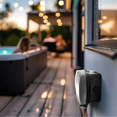 BG DECORATIVE WEATHERPROOF OUTDOOR 13A SINGLE SWITCHED SOCKET, IP66