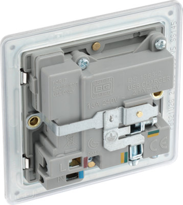 BG Electrical FBS21U2G Nexus Screwless Flat-Plate Single Switched Plug ...