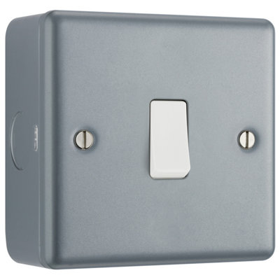 BG Metal Clad Intermediate Switch 20A 16AX