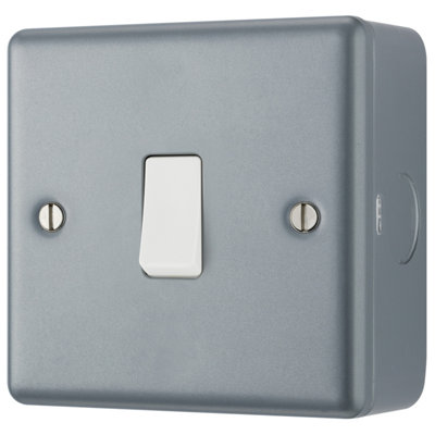 BG Metal Clad Intermediate Switch 20A 16AX