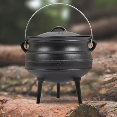 Black Round 8L Cast Iron Potjie Pot with Lid for Outdoor | DIY at B&Q