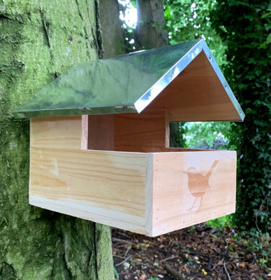 Blackbird Wooden Nesting Box Bird House with Metal Roof