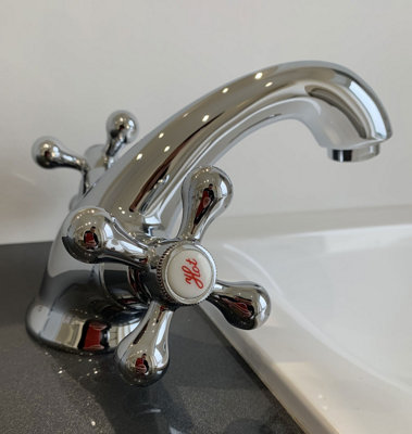 Cascade Penridge Traditional Basin Mixer Tap Chrome + Flexi Tails Hoses