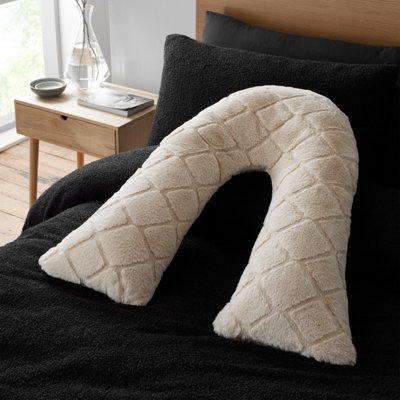 Catherine Lansfield Cosy Diamond Faux Fur V Shaped Sleep Cushion Pillow ...