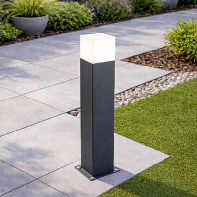 CGC Dark Grey & White Cube Medium Post Pathway Light