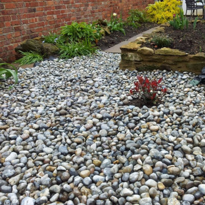 Charles Watson 20mm Lydd Pebbles Decorative Garden Stone Bulk Bag ...