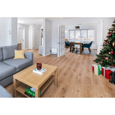 Chels Stamford Oak Brown Wood Effect Click Laminate Flooring - Plank ...