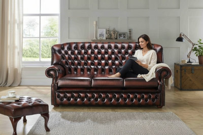 Chesterfield Classic Windsor Settee