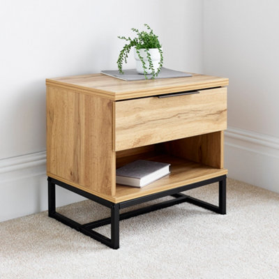 Chicago Oak 1 Drawer Bedside Table | DIY at B&Q