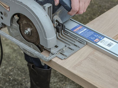 Saw cutting guide store