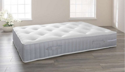 Comfy Living 4ft6 Pocket Sprung & Memory Foam Mattress with Grey border
