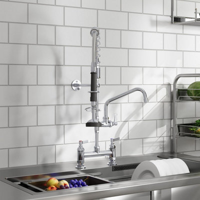 Commercial Kitchen Tap with Pull-Out Sprayer and Single Lever