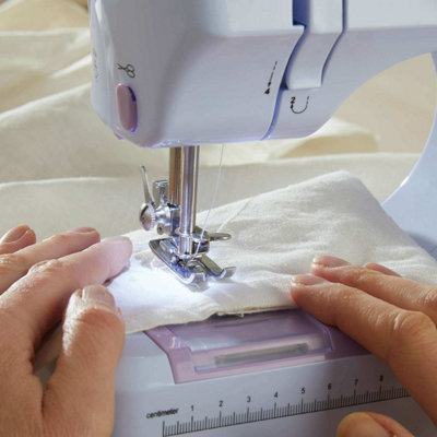 COMPACT LIGHTWEIGHT SEWING MACHINE WITH 12 STITCH FUNCTIONS DUAL POWER ...