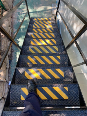 Conformable Anti Slip Tread Cleats Pre Cut Tiles for Irregular Surfaces ...