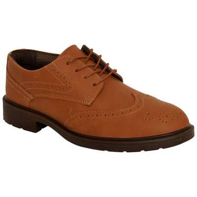 CONTRACTOR BORON BROGUE SIZE 8 | DIY at B&Q