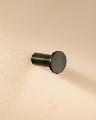 Cosmic Hook, Brushed Black PVD, Wall-Mounted, 3,5x5x3,5cm. Collection ...