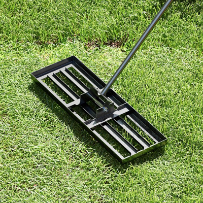 Costway 75 cm Lawn Leveling Rake Heavy Duty Metal Lawn Flat Rake w ...