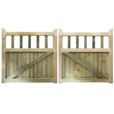 Cottage Gates Pair - 5.7m Total Width x 1.8m High | DIY at B&Q