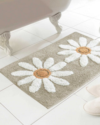 Country Club Fleur Bathmat Natural | DIY at B&Q