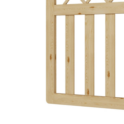 Cross Top Wooden Garden Gate Elegant & Sturdy Entrance for Fences ...