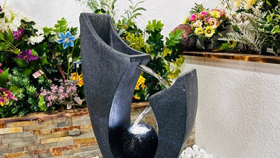 Cygnet Contemporary Solar Water Feature
