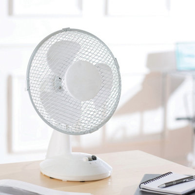 Daewoo 9" Desk Fan Oscillating Tiltable Head 2 Speed White | DIY at B&Q