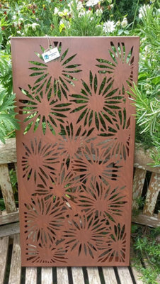 Daisy Decorative Screen Wall Art Plaque 780mm Tall
