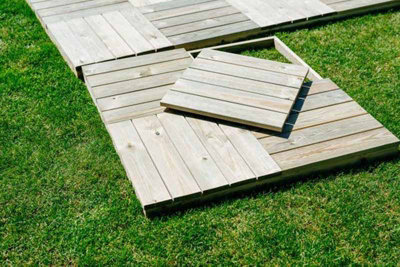 Decking Kit 5m (5 Frames & 20 Tiles) - Timber - L100 x W100 x H6.5 cm