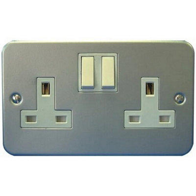 Dencon Switched Socket Silver (One Size) | DIY at B&Q