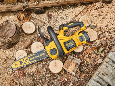 Dewalt DCM565M1 18v XR 30cm Cordless Chainsaw Brushless 1 x 4.0ah Battery