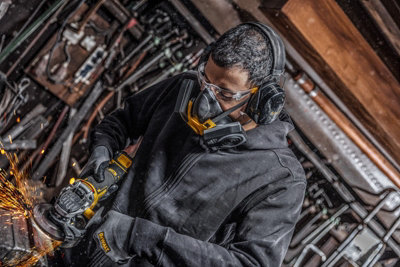 DEWALT P3 Half Mask Respirator with Dual Filters for Ultimate Workplace ...