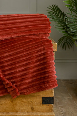 Deyongs - Radley Throw 2022 130x150cm Ruby | DIY at B&Q